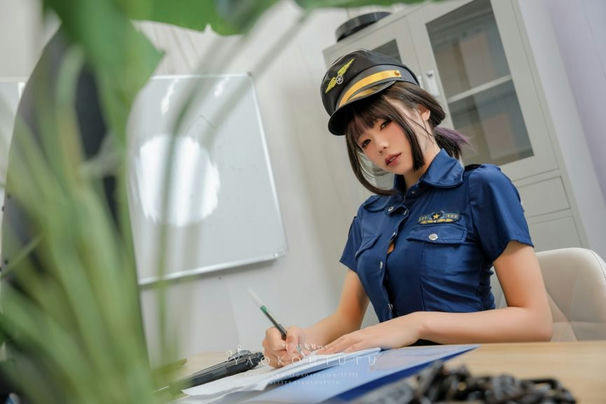 咬一口兔娘-『乌龙女警』&Good-nightKiss[73P1V-1.93G] - 黑夜姐姐